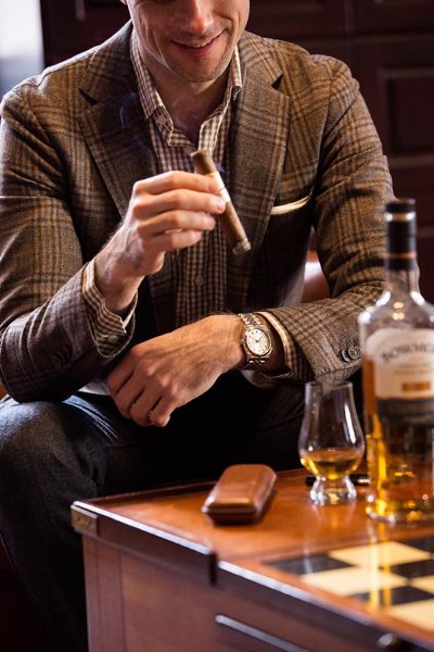 How To Avoid Being "That Guy" At The Cigar Lounge - He Spoke Style